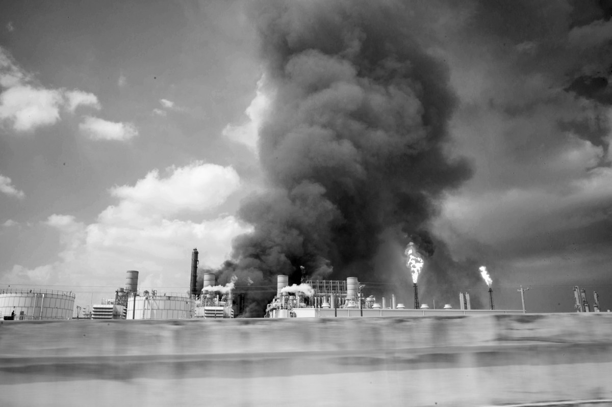 How we documented the Shell Deer Park fire through photos