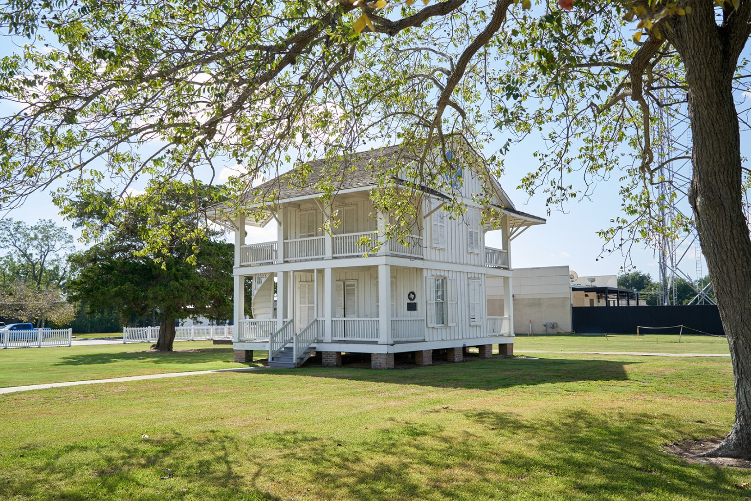 Chambers County courthouse plan may cost historic designations