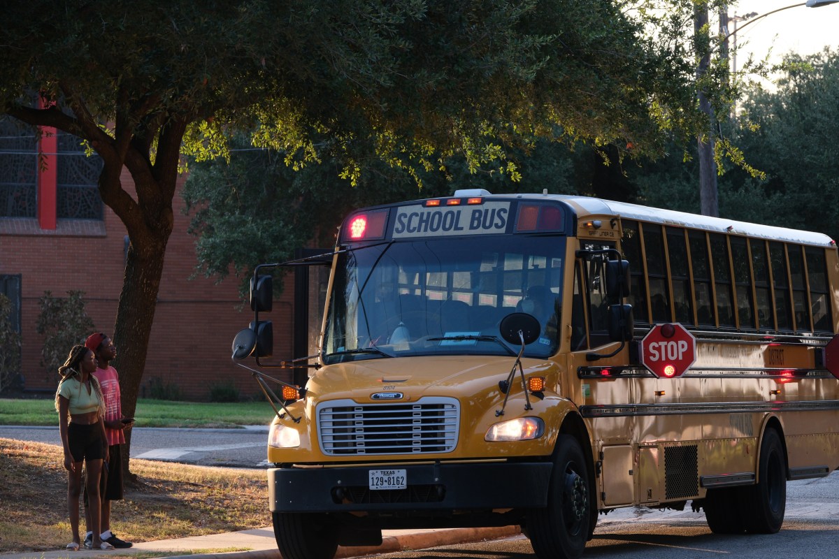 HISD eyeing 4 options for longer, earlier 2024-25 school year