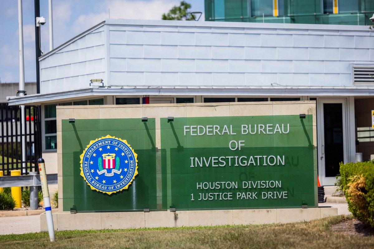 Former Houston FBI agent pleads guilty to embezzlement