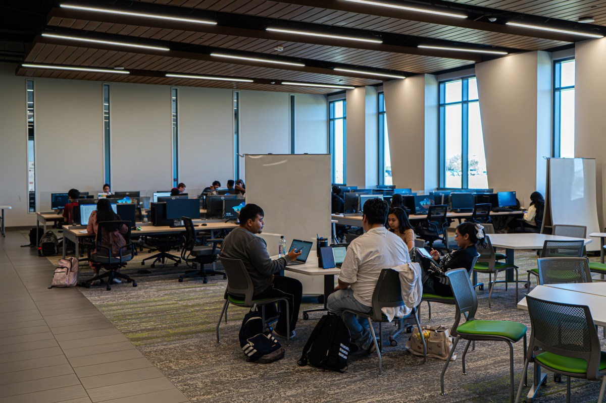 HCC enrollment soars in Houston suburbs, shrinks in city